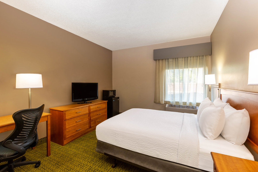 Days Inn & Suites by Wyndham Madison, Wisconsin Hotel Photos