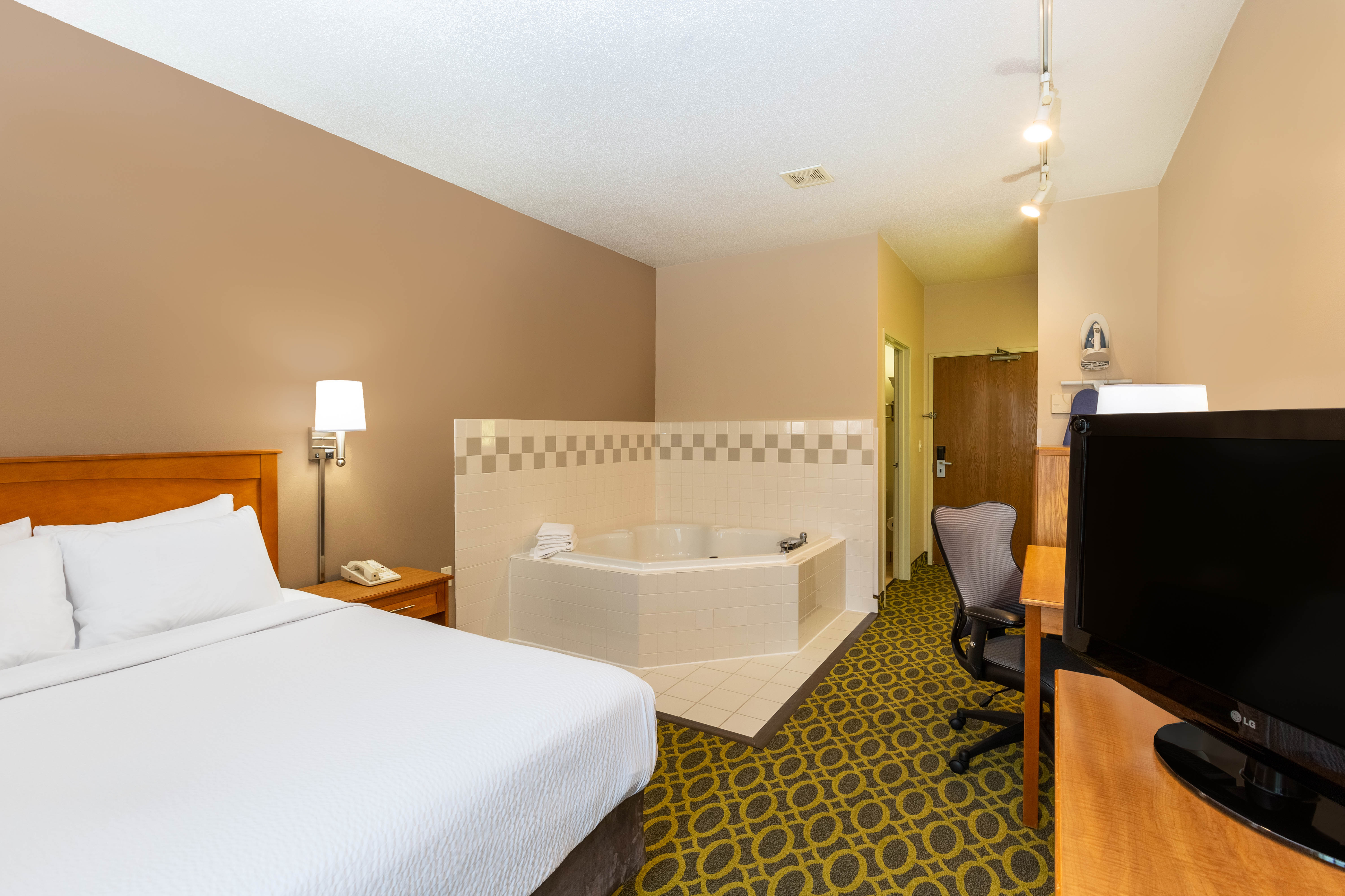 Days Inn & Suites by Wyndham Madison, Wisconsin Hotel Photos